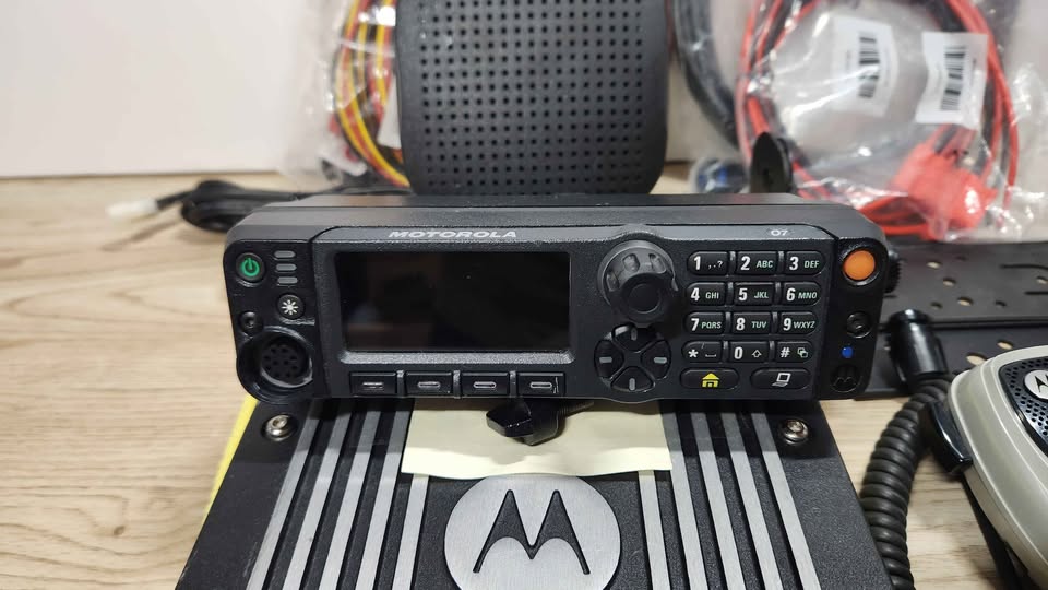 Central Communications: APX 7500 Dual band VHF 7/800